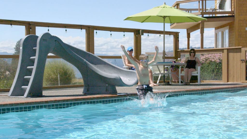 Albercas Aqua | Equipamiento - Toboganes y Trampolines