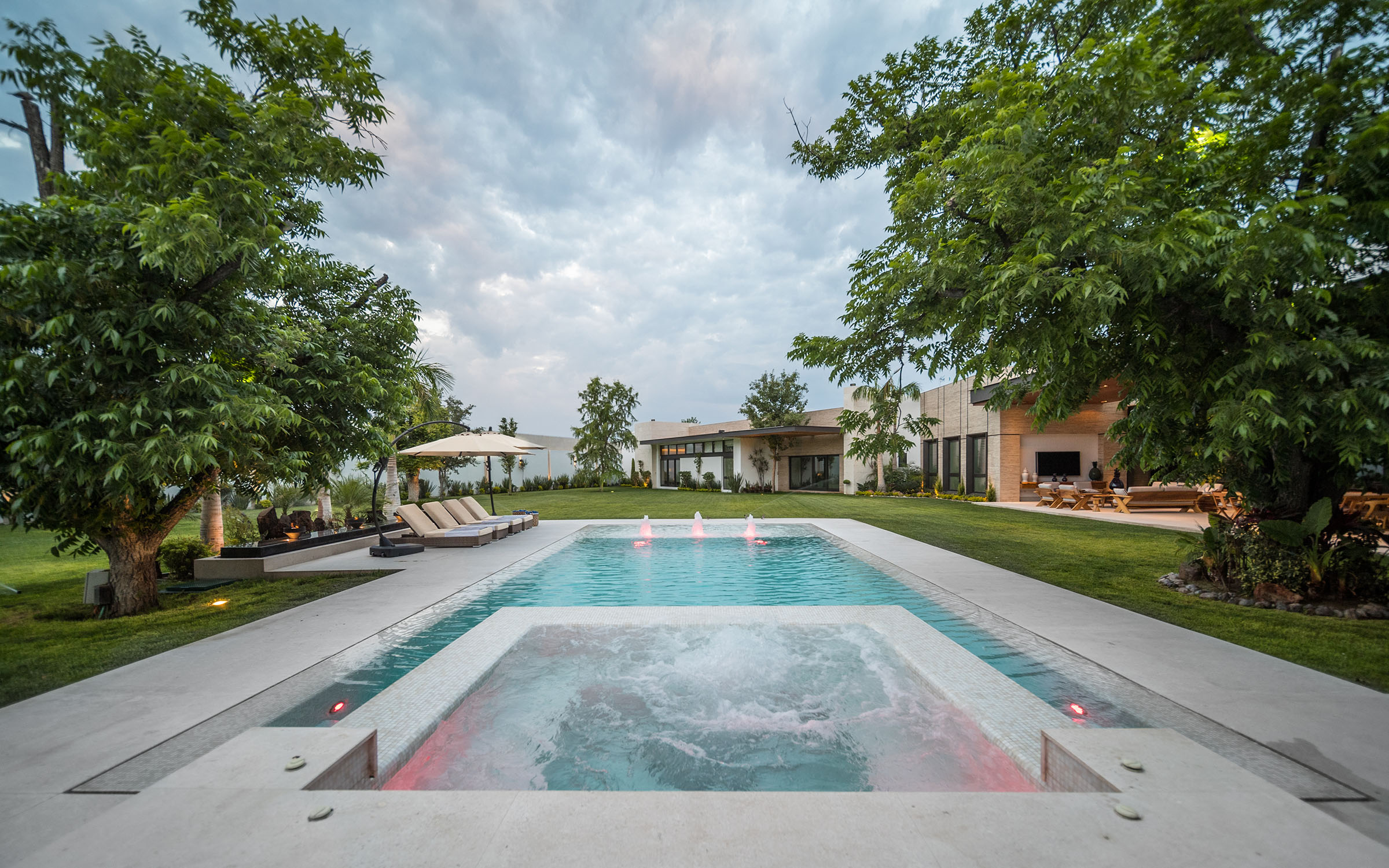 [VIDEO] Casas con albercas minimalistas: lujo y modernidad - Albercas Aqua